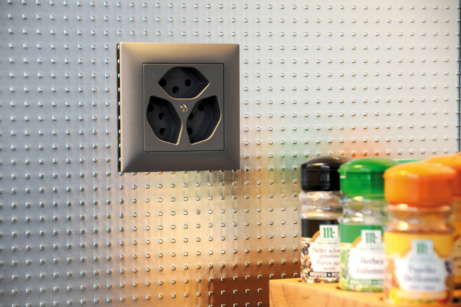 Umfangreiches Steckdosen-Sortiment - Feller AG